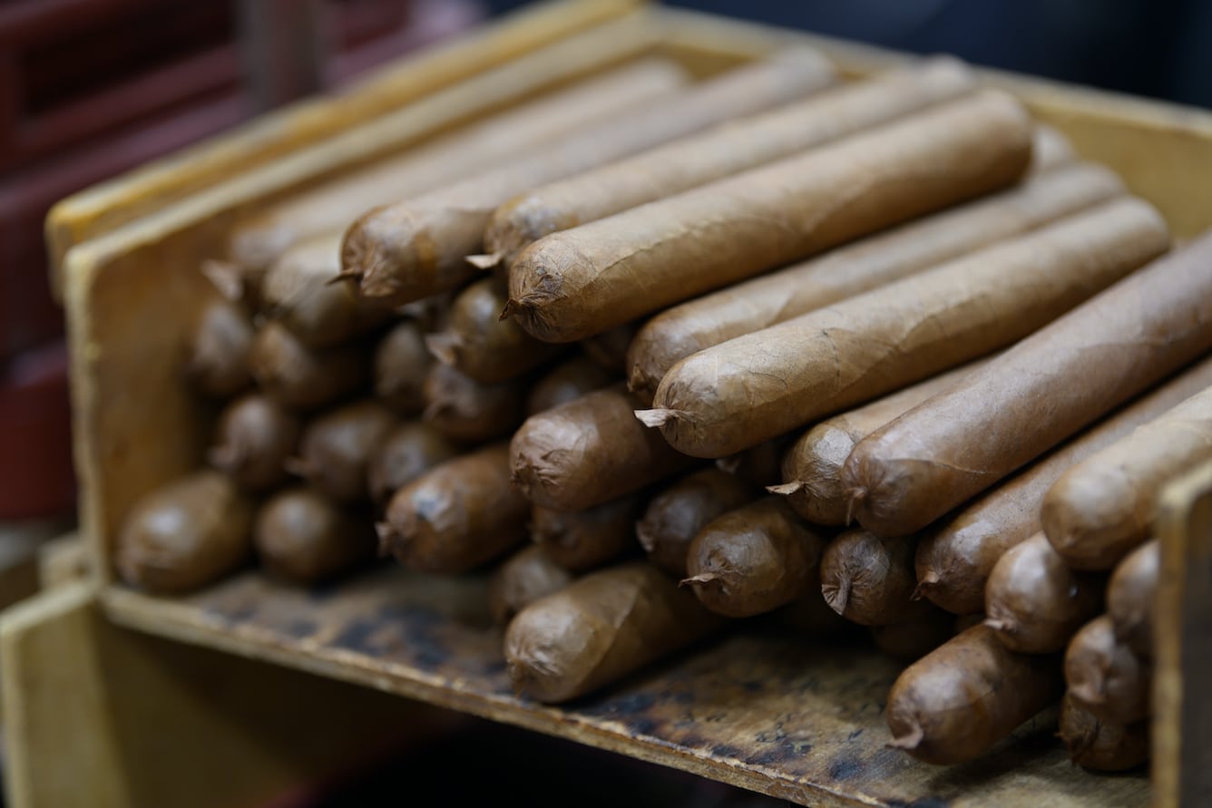 Cuba: Prisoners forced to roll cigars for export, according to an NGO ...
